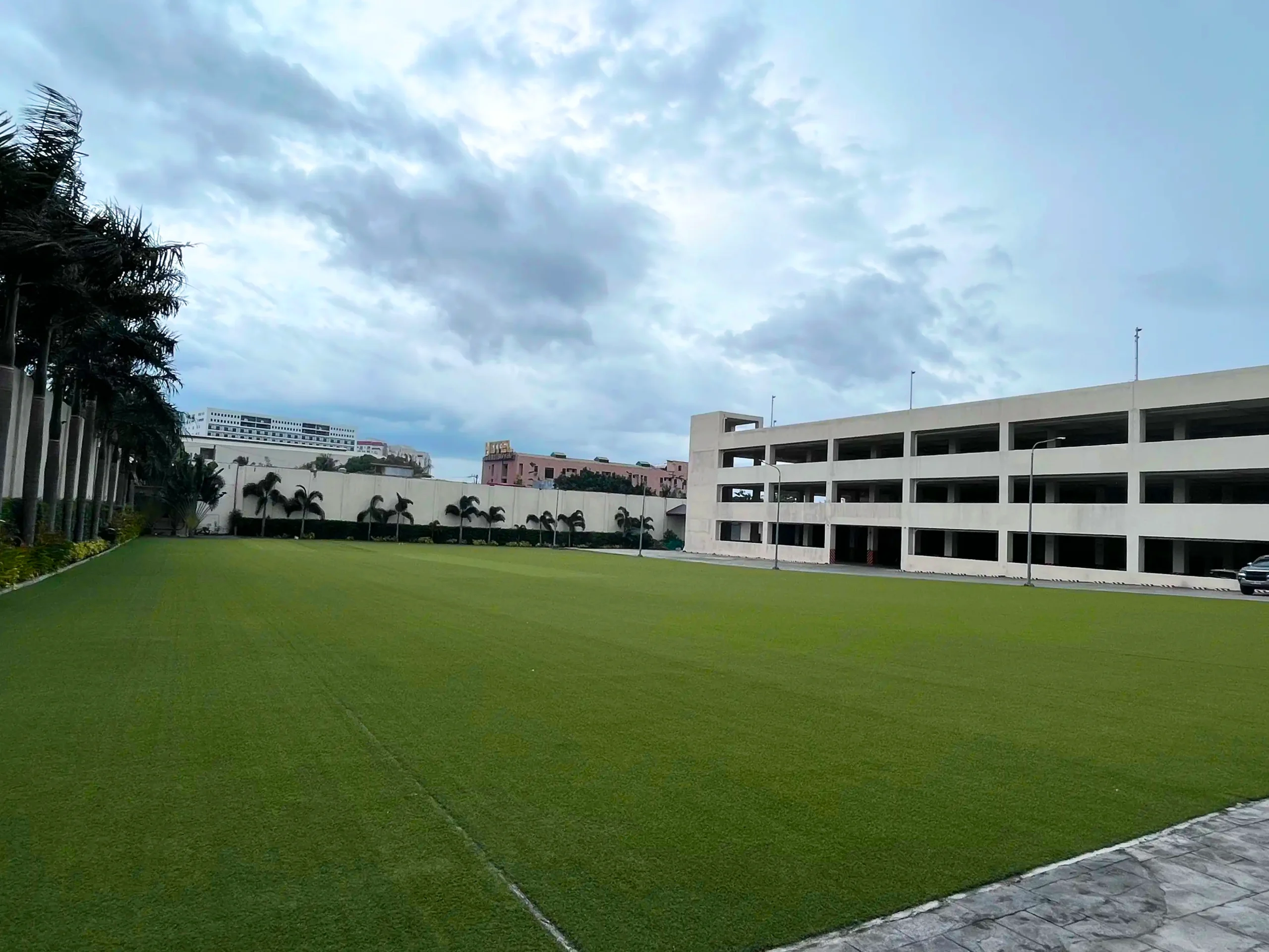 The Courtyard | The Excelsior Hotel